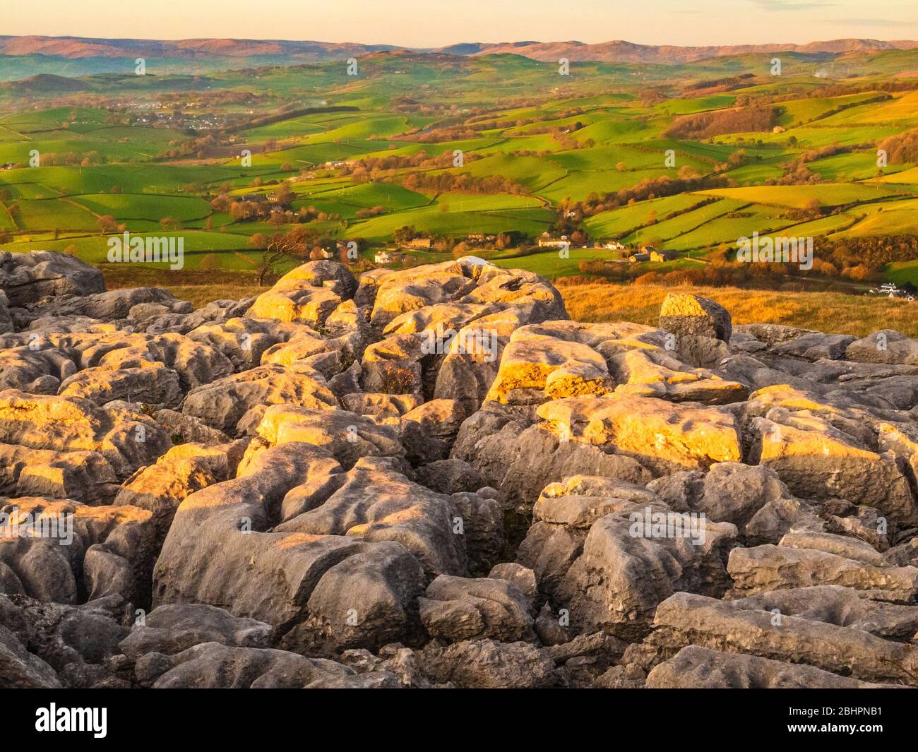 Abends Licht auf Kalksteinnarben bei Newbiggin Crags auf Farleton Fell ...