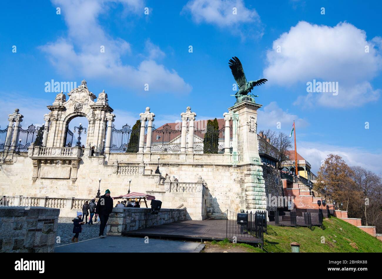 Budapest, Ungarn - 20. Februar 2016: Das Eingangstor in der Budaer Burg ...