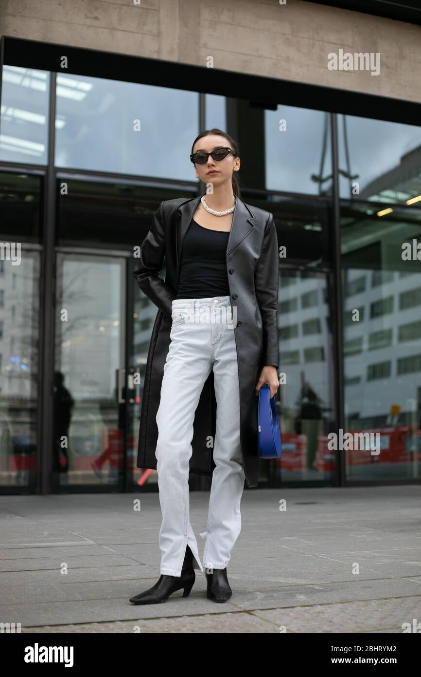 Skinny model fashion show -Fotos und -Bildmaterial in hoher Auflösung ...