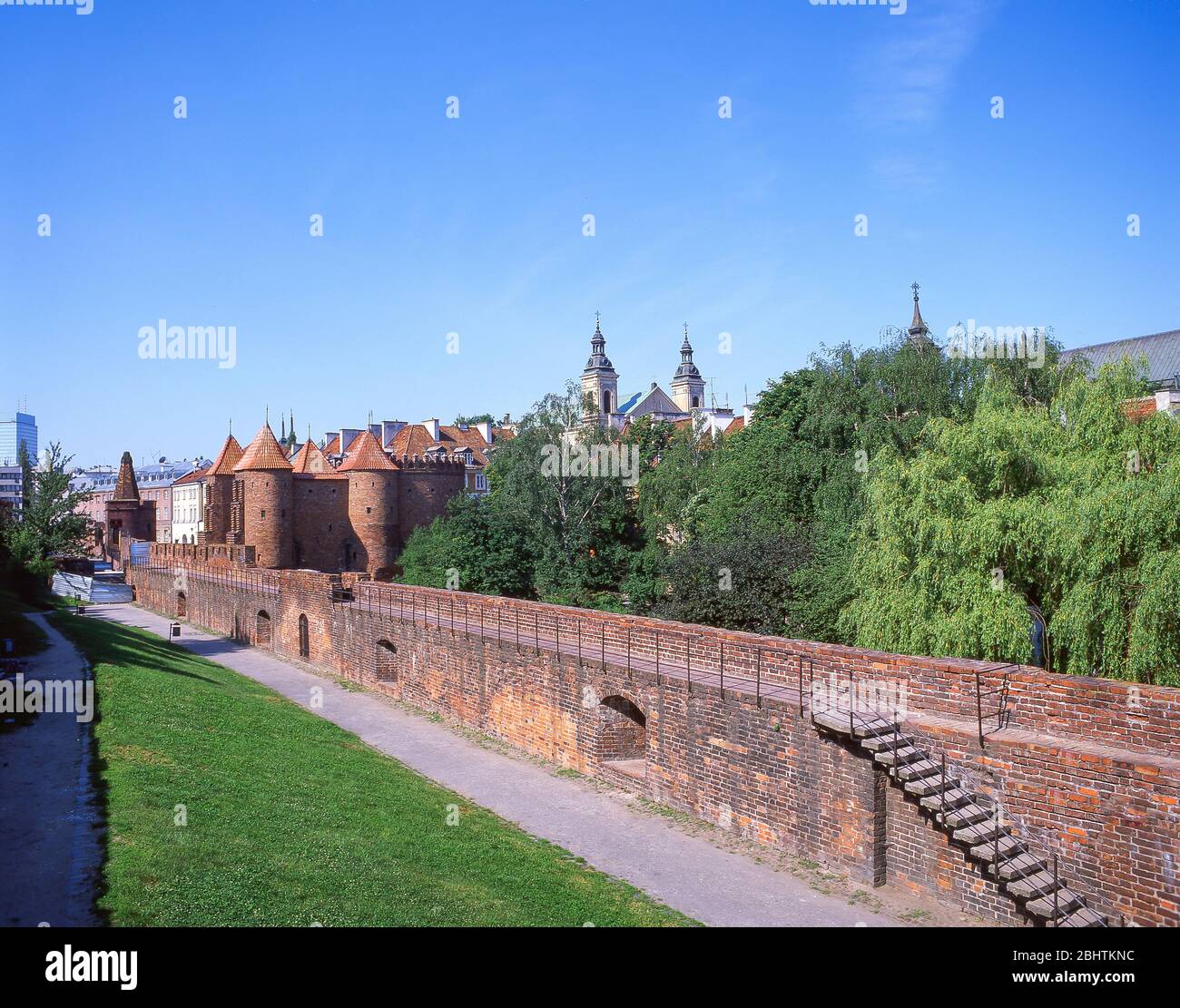 Die Warschauer Barbakan und die Altstadtmauern, Altstadt, Warschau ...