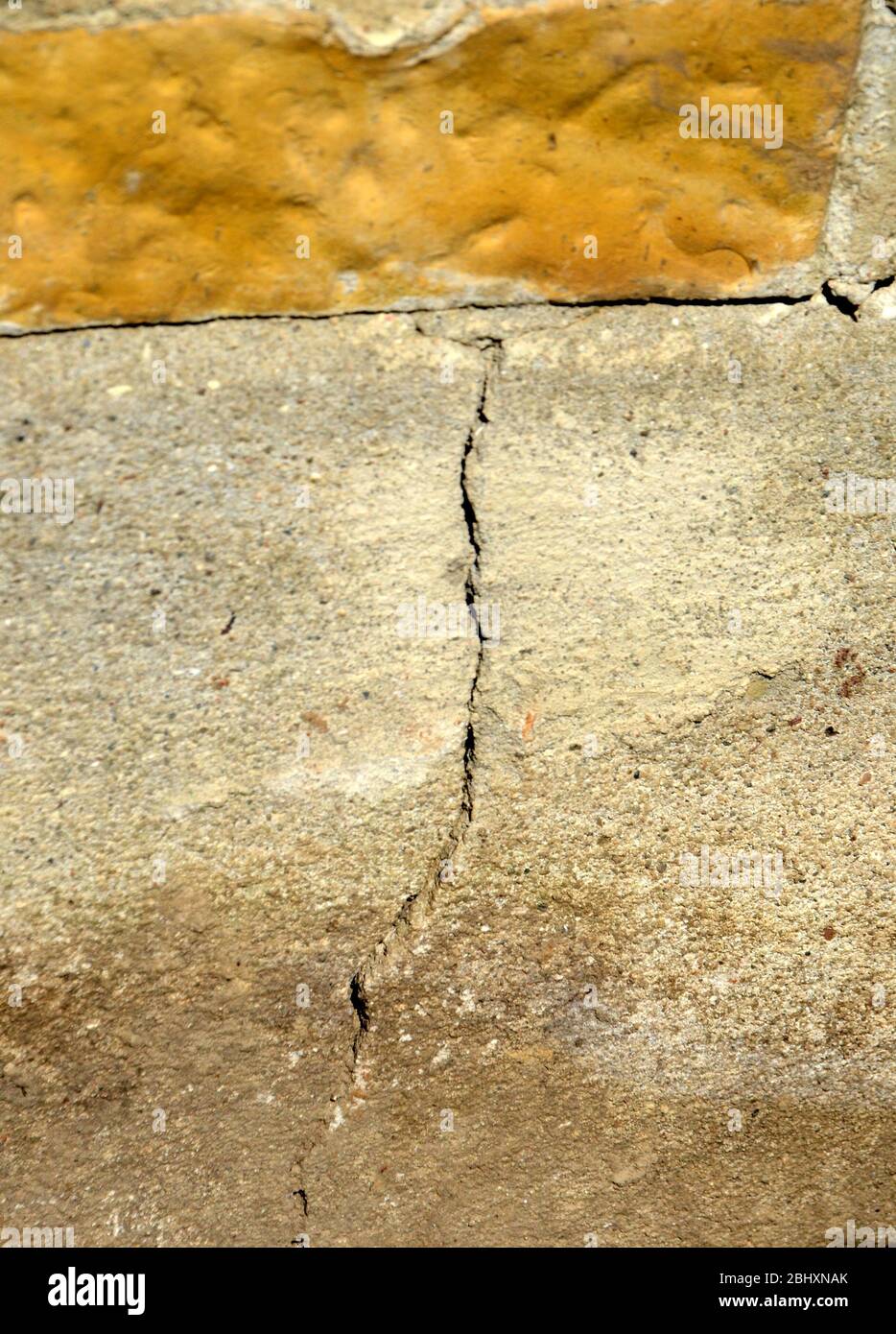 Crack wall subsidence -Fotos und -Bildmaterial in hoher Auflösung – Alamy