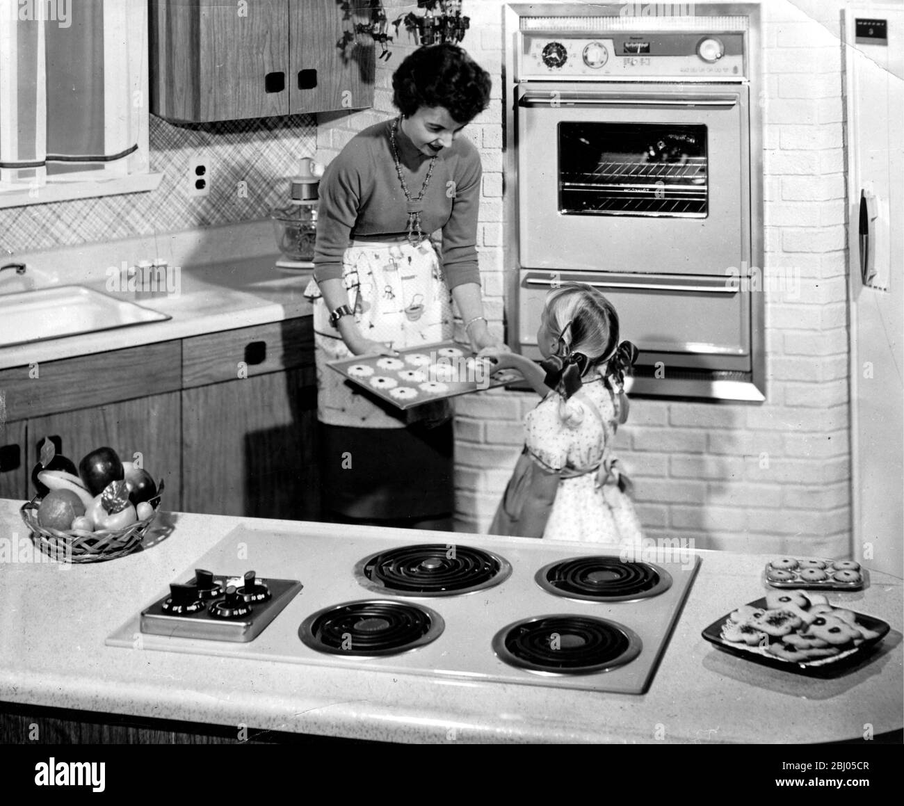 1960er jahre hausfrau und mutter -Fotos und -Bildmaterial in hoher ...