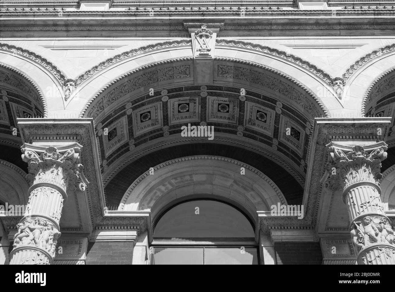 Victoria und albert museum henry cole wing Schwarzweiß-Stockfotos und ...