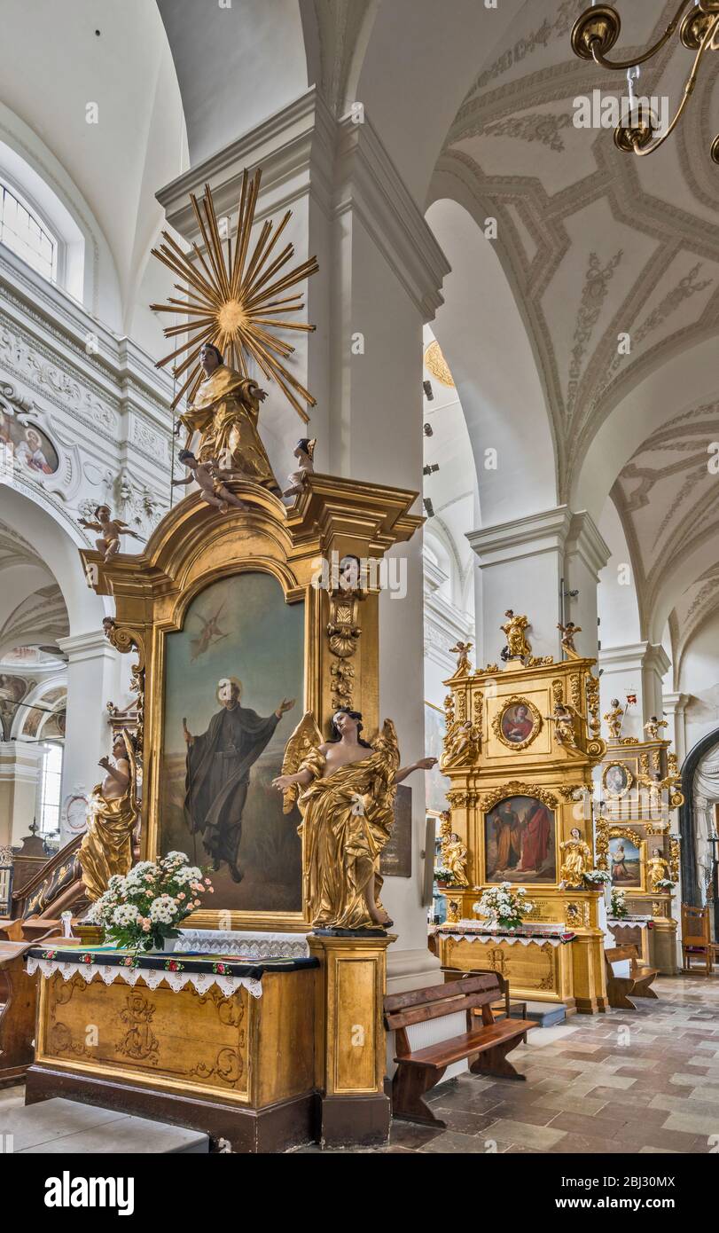 Seitenaltäre, barocker Stil, in der Dombasilika in Lowicz, Mazovia ...