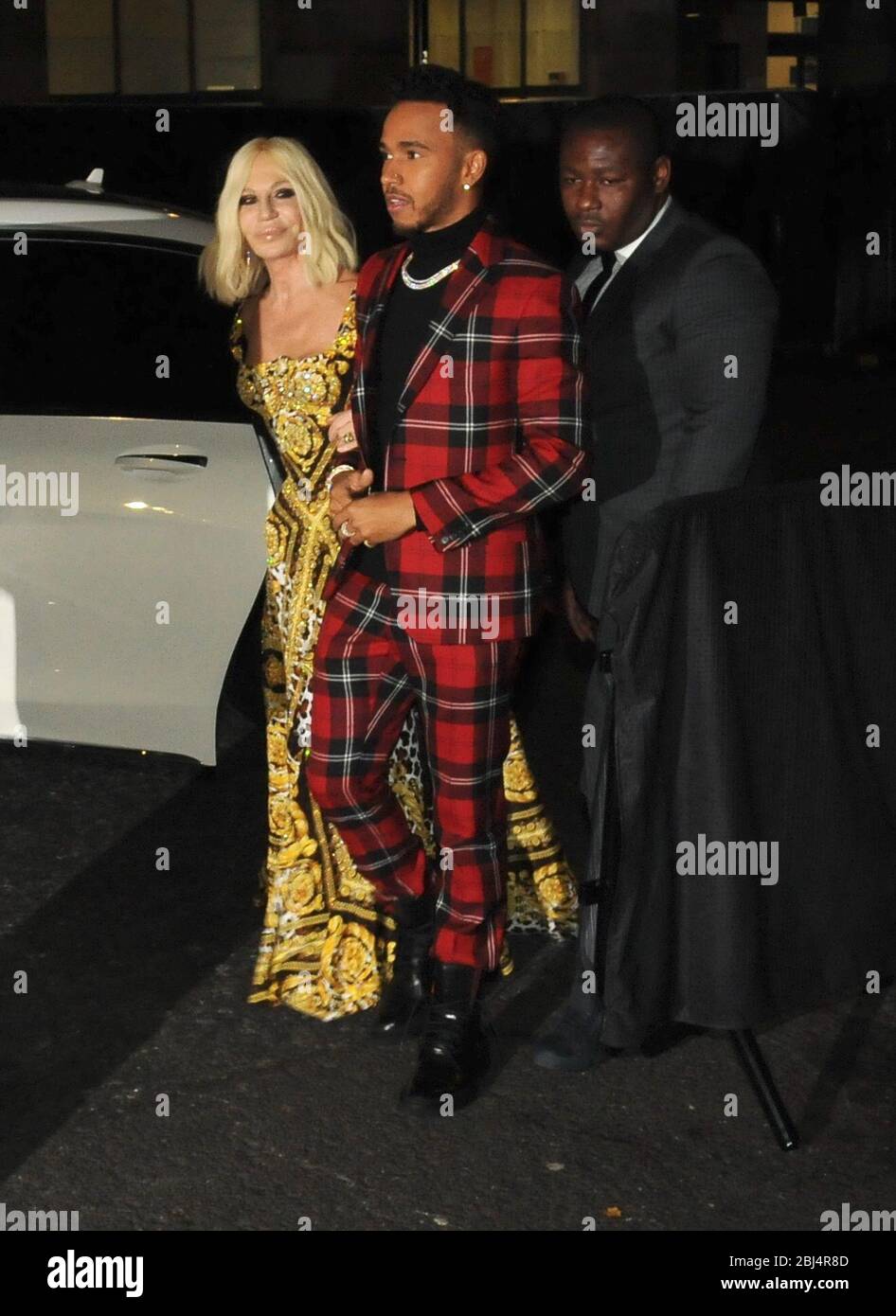 Donatella versace und lewis hamilton -Fotos und -Bildmaterial in hoher ...