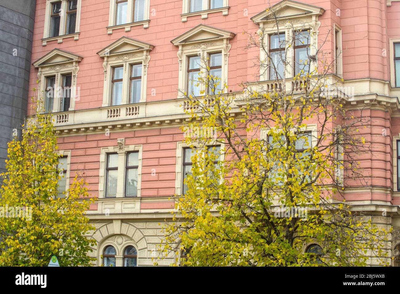 Sandstein fassade wien -Fotos und -Bildmaterial in hoher Auflösung – Alamy
