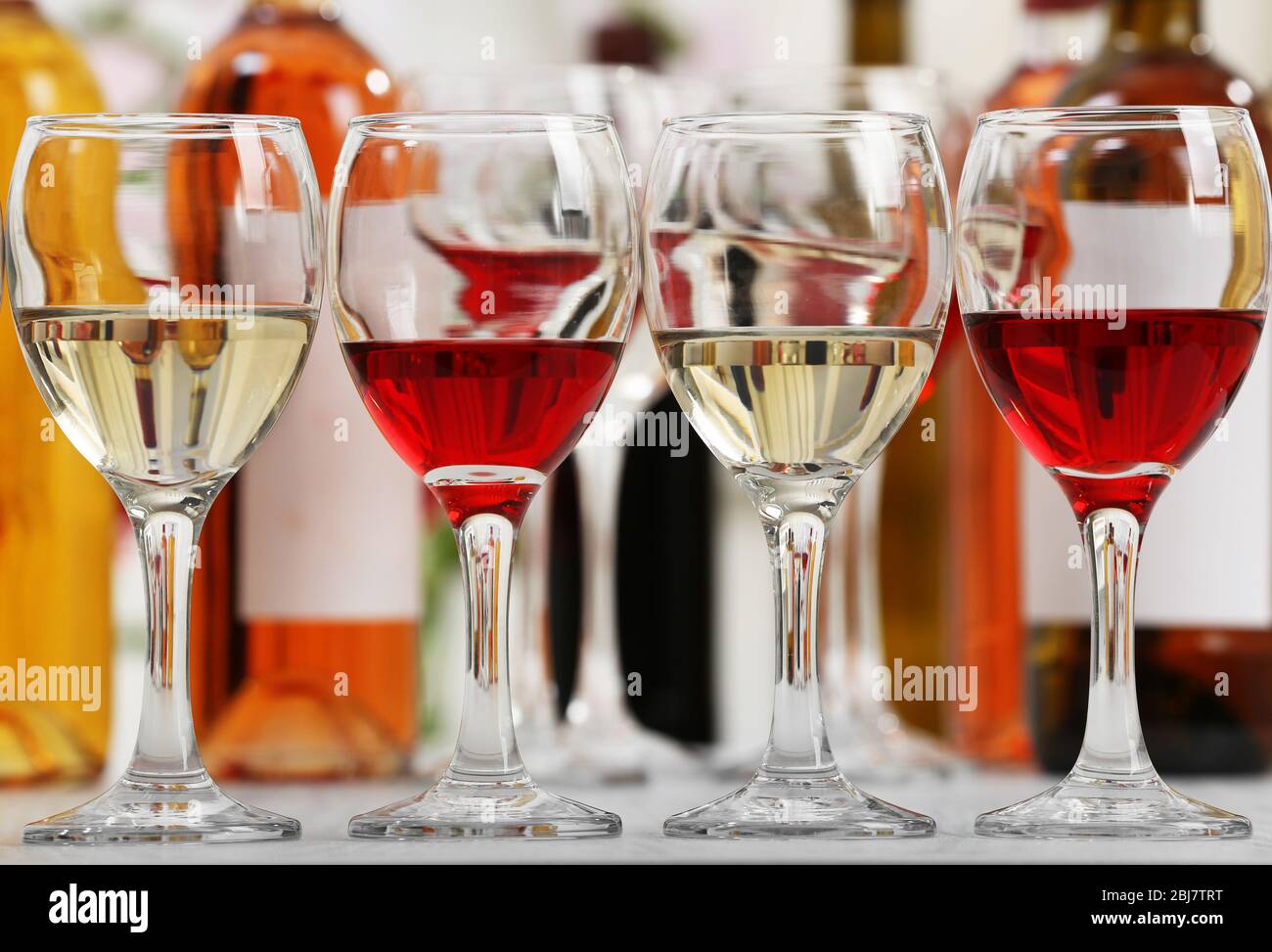 Alle arten von wein -Fotos und -Bildmaterial in hoher Auflösung – Alamy