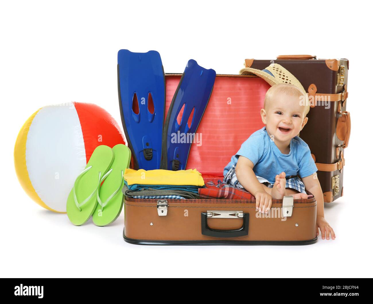 Junge sitzt im kofferraum Ausgeschnittene Stockfotos und -bilder - Alamy