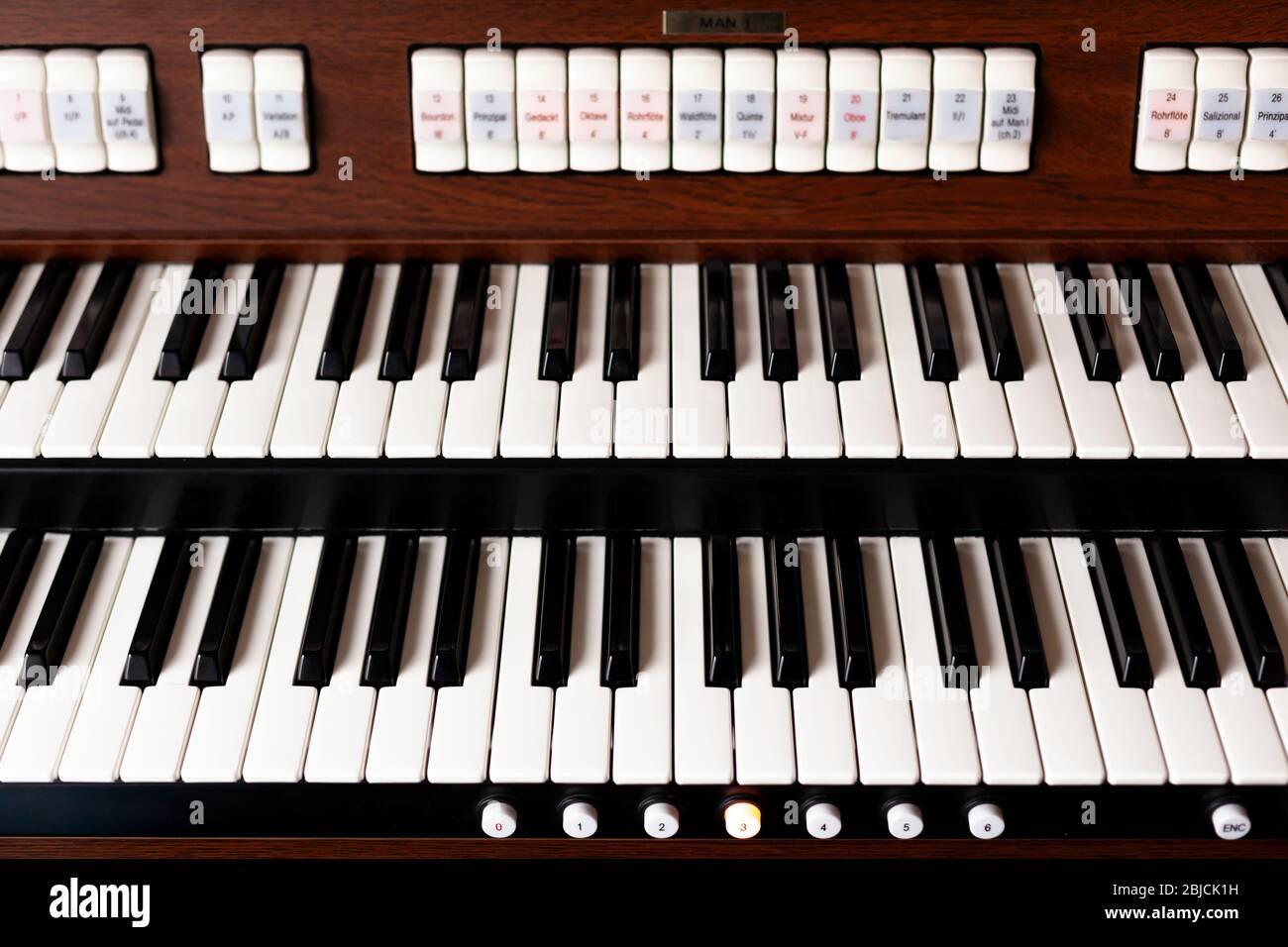 Double keyboard organ -Fotos und -Bildmaterial in hoher Auflösung – Alamy