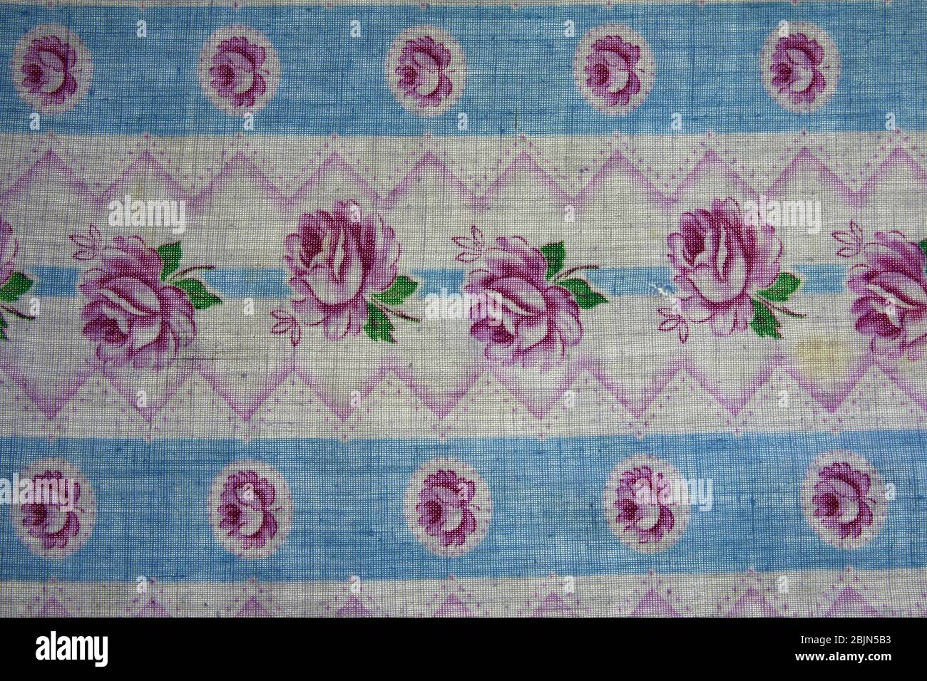 Bett mit rosen -Fotos und -Bildmaterial in hoher Auflösung – Alamy