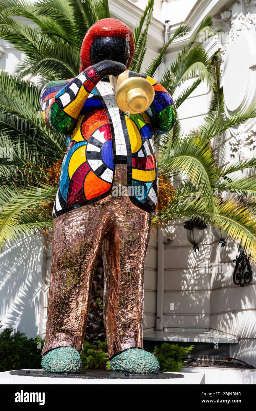 Nice statue niki de saint -Fotos und -Bildmaterial in hoher Auflösung ...