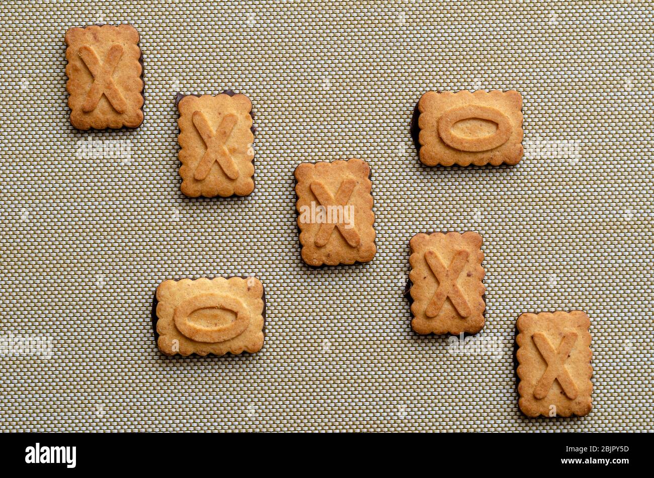 Cookies mit Tic tac Zeh Symbole. Set von rechteckigen Cookies auf einem ...