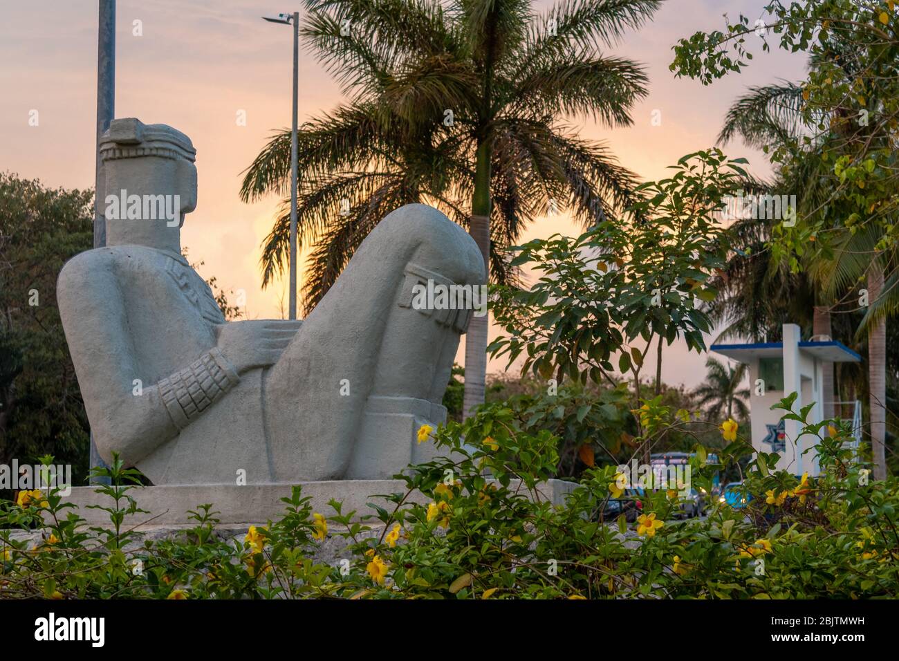 Aztekische chacmool skulptur -Fotos und -Bildmaterial in hoher ...