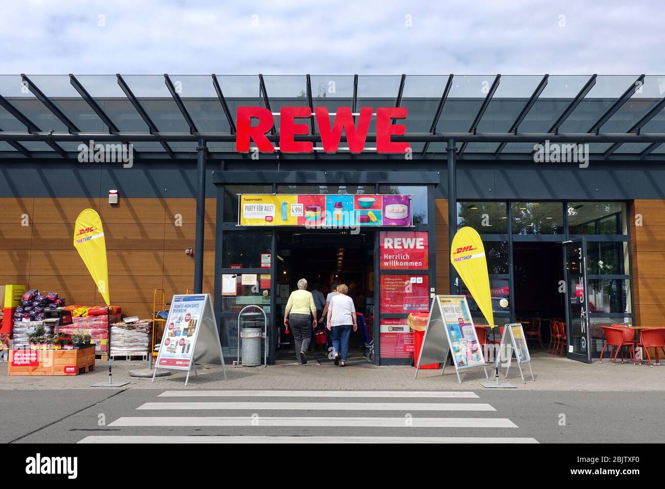 Rewe lebensmittelmarkt -Fotos und -Bildmaterial in hoher Auflösung – Alamy