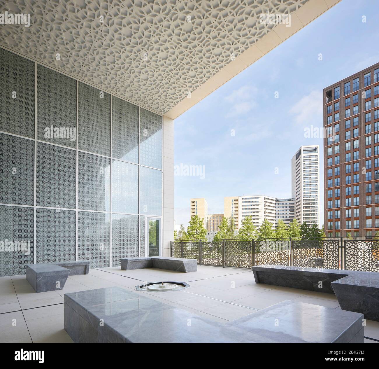 Überdachter Dachgarten. Aga Khan Centre Kings Cross, London ...