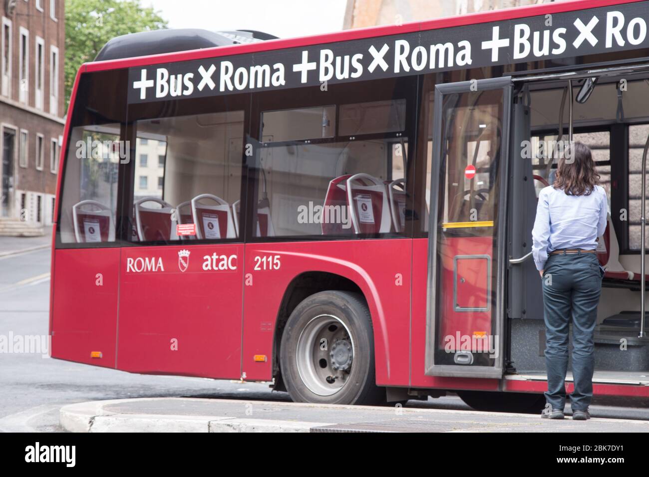 Cartelli cartelli avvisi -Fotos und -Bildmaterial in hoher Auflösung ...