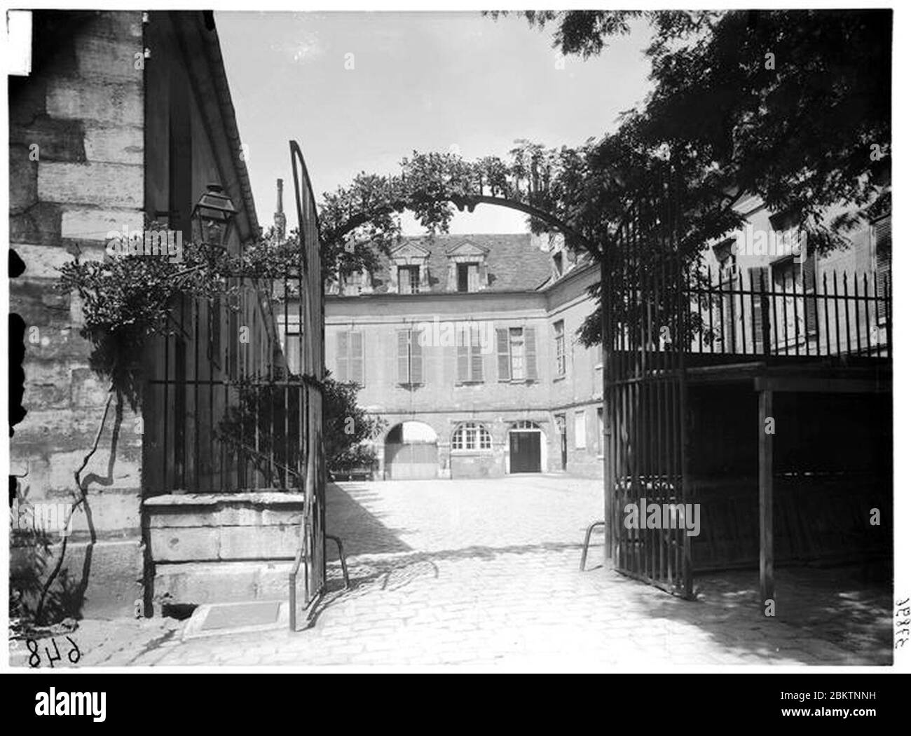 Hopital de la pitie salpetriere Ausgeschnittene Stockfotos und -bilder ...