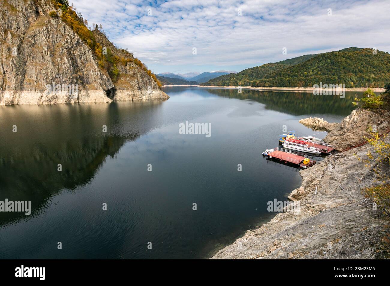 Windstiller ruhiger see -Fotos und -Bildmaterial in hoher Auflösung – Alamy