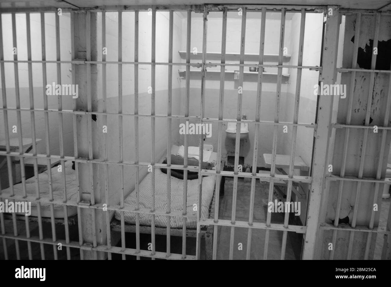 Alcatraz Gefängnis Zellengitter zu Tor Häftlinge hinter dem Barbett und ...