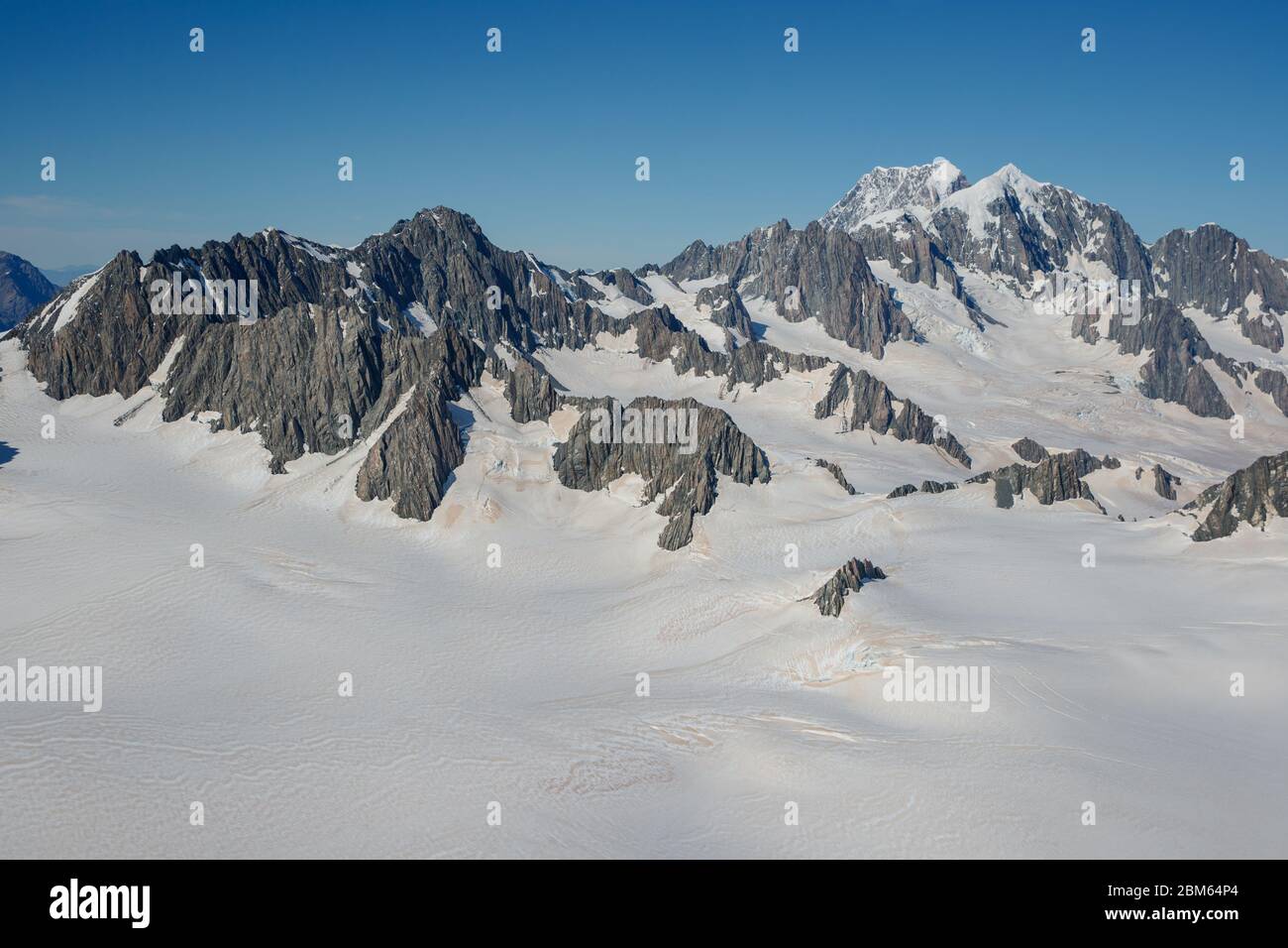 Luftaufnahme von Gletschern und Bergen im Mount Cook National Park ...