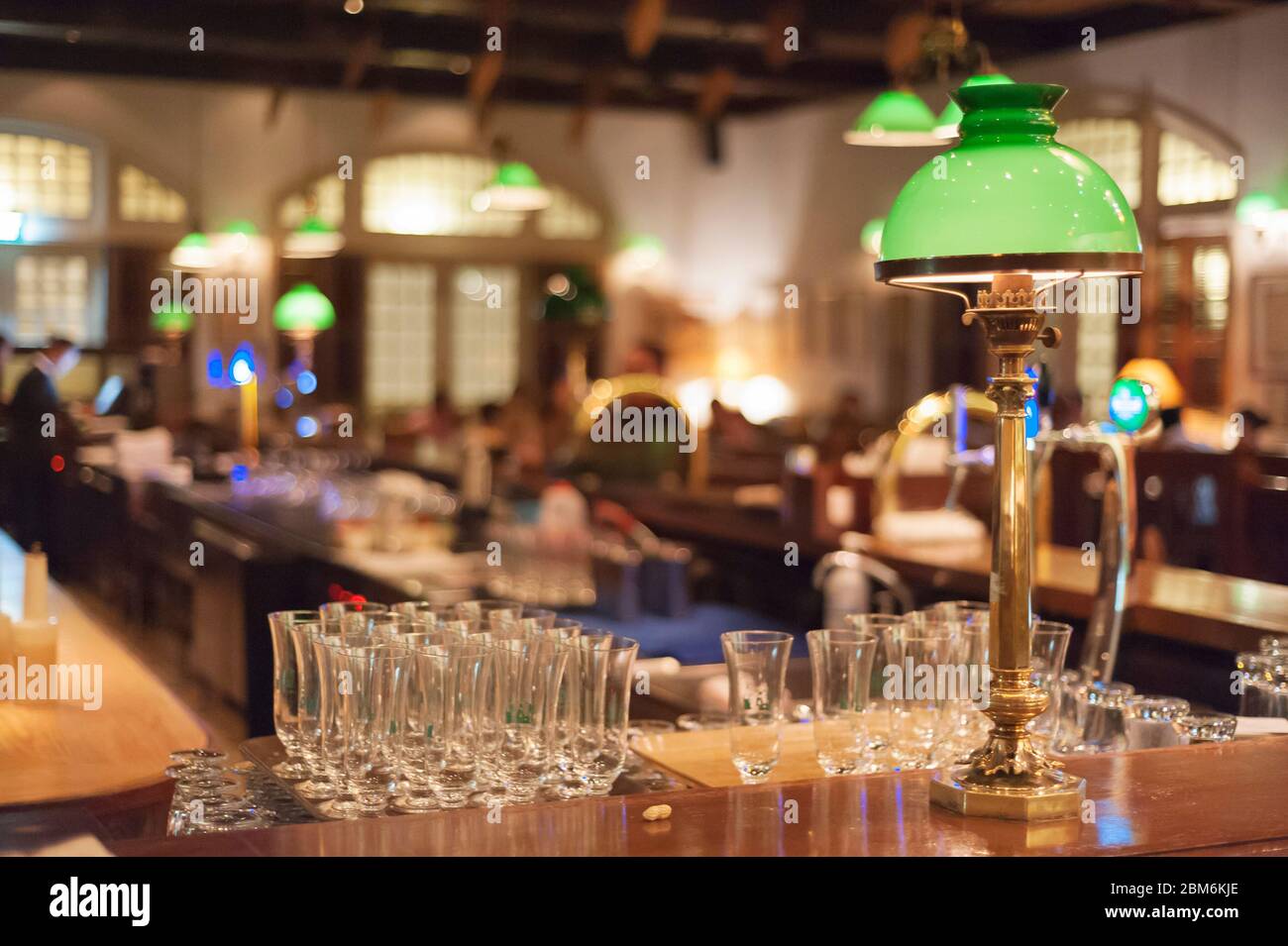 The long bar raffles hotel singapore -Fotos und -Bildmaterial in hoher ...