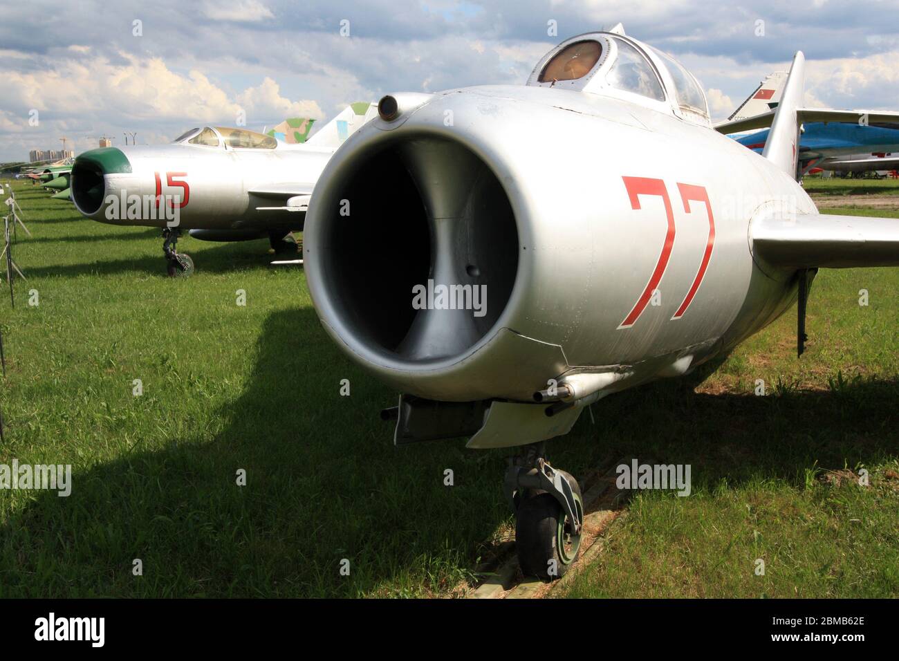 Old mig jet fighter plane -Fotos und -Bildmaterial in hoher Auflösung ...
