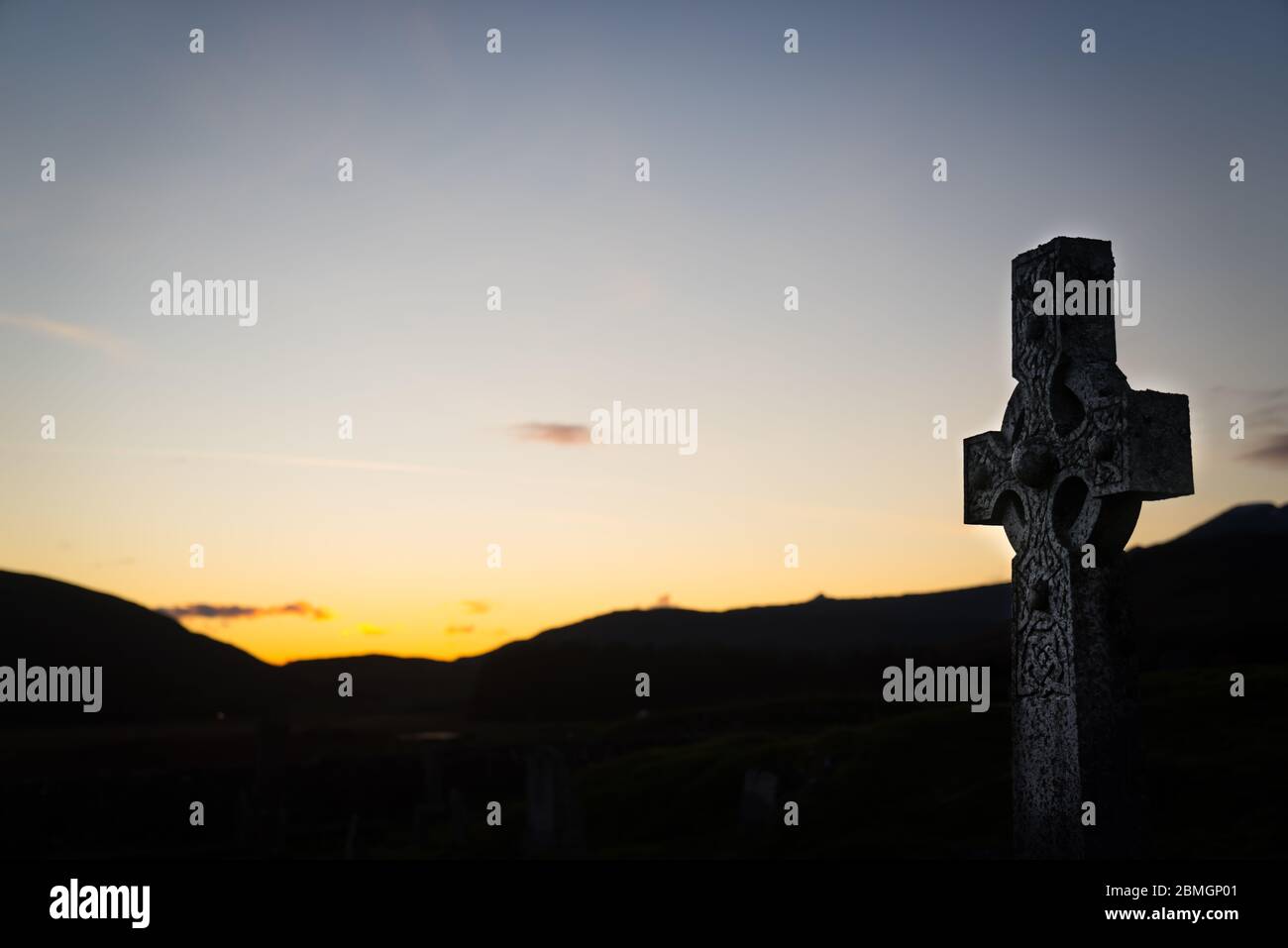 Keltisches Kreuz Bei Sonnenuntergang Stockfotos und -bilder Kaufen - Alamy