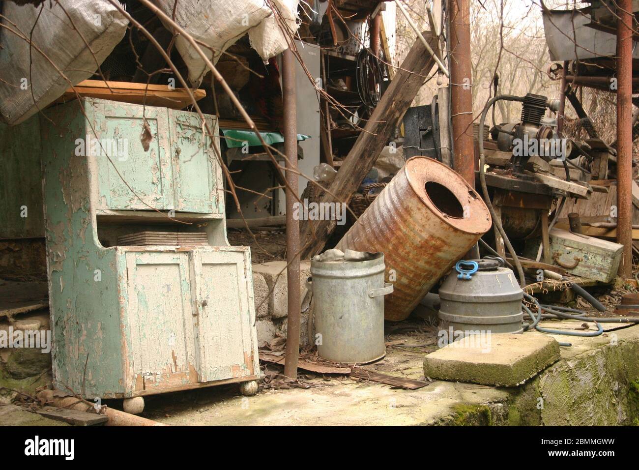 Unordnung chaotisch -Fotos und -Bildmaterial in hoher Auflösung – Alamy
