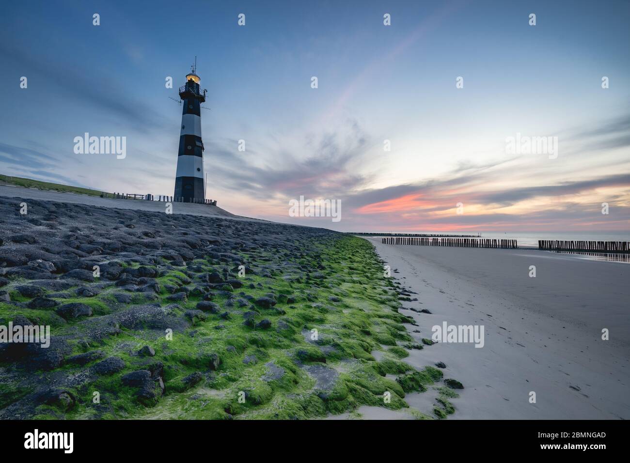 Sonnenuntergang am Strand von Breskens, Niederlande Stockfotografie - Alamy
