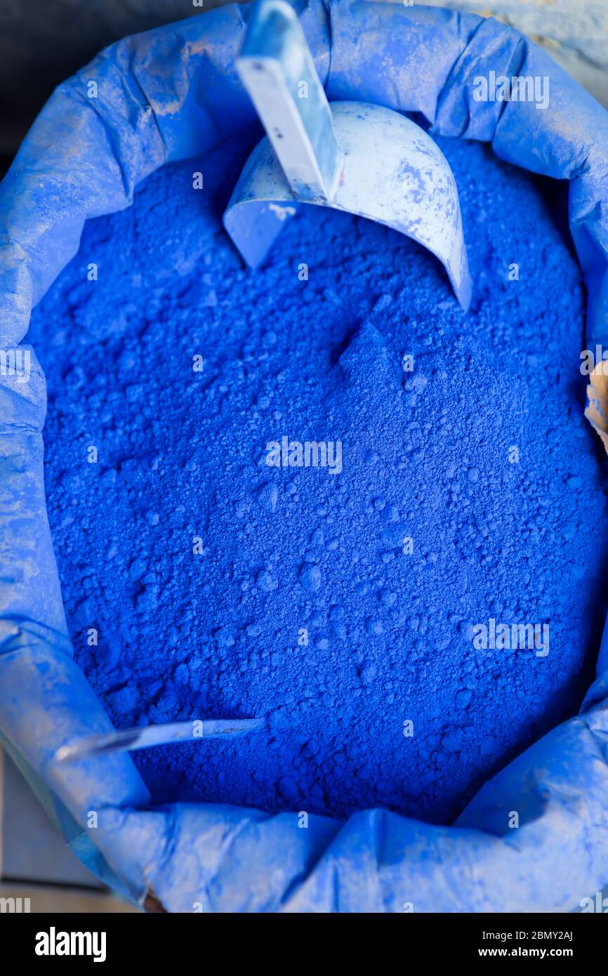 Natural ultramarine pigment -Fotos und -Bildmaterial in hoher Auflösung ...