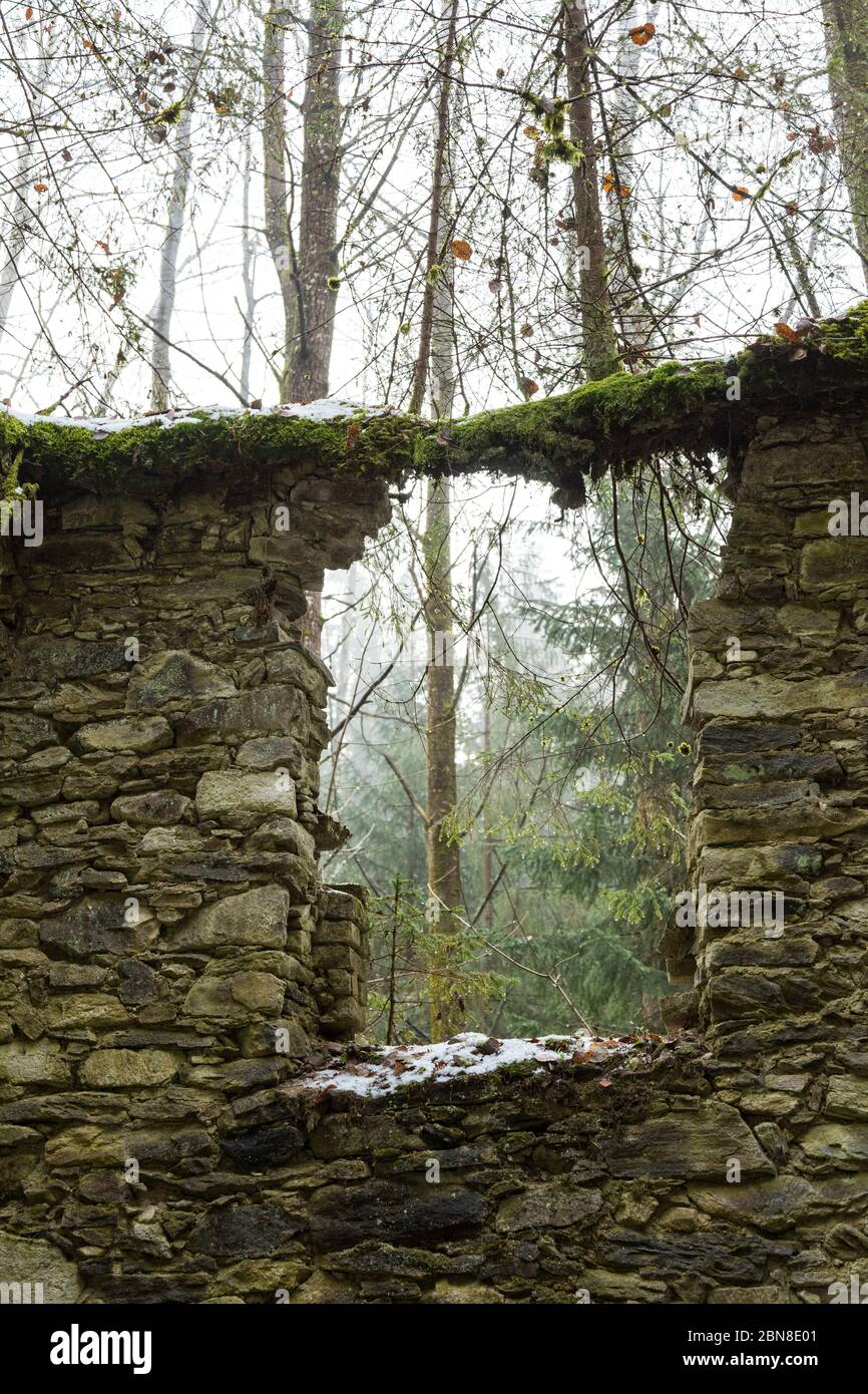 Haus ruine -Fotos und -Bildmaterial in hoher Auflösung – Alamy