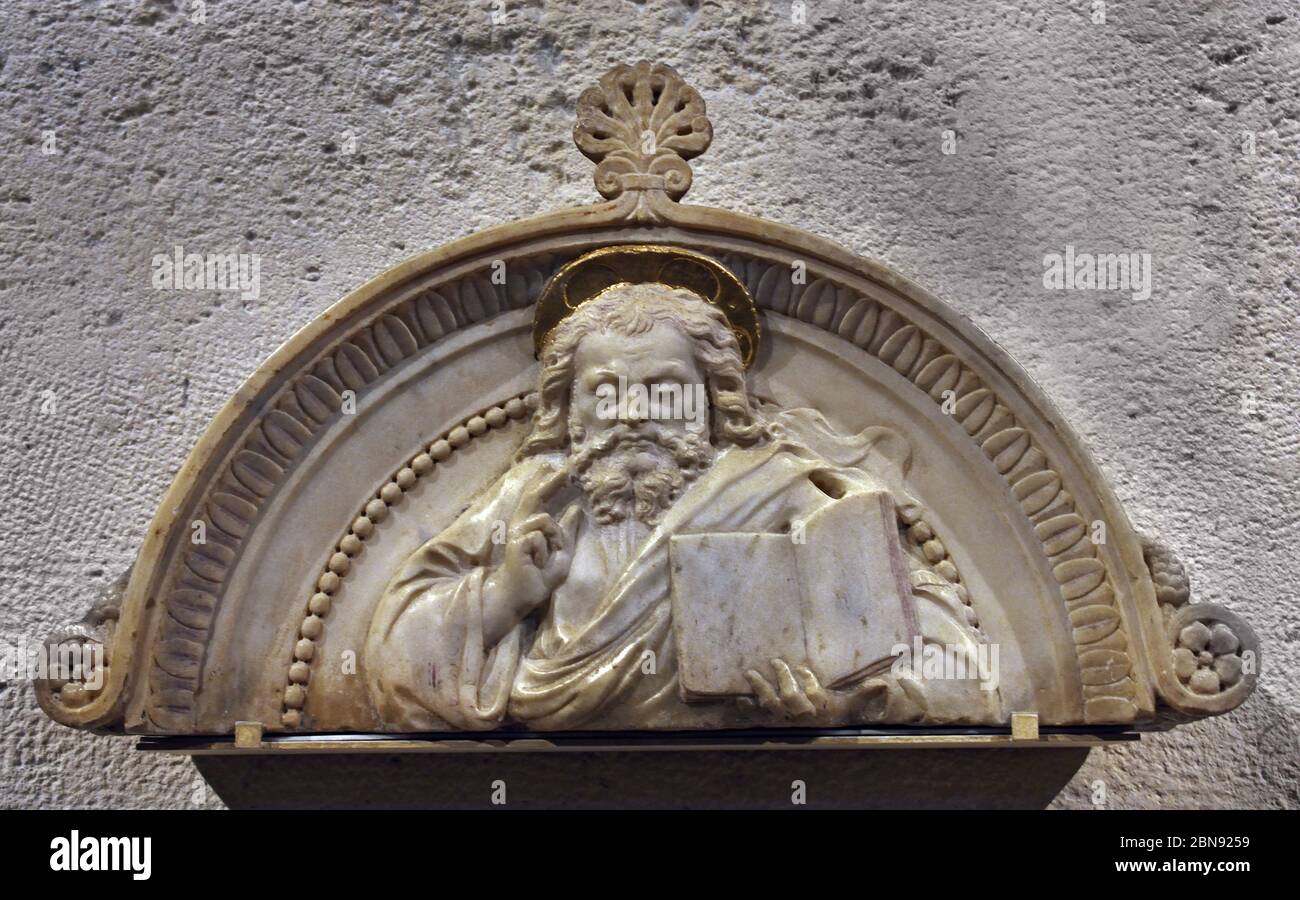 Statue gott der segen vater -Fotos und -Bildmaterial in hoher Auflösung ...