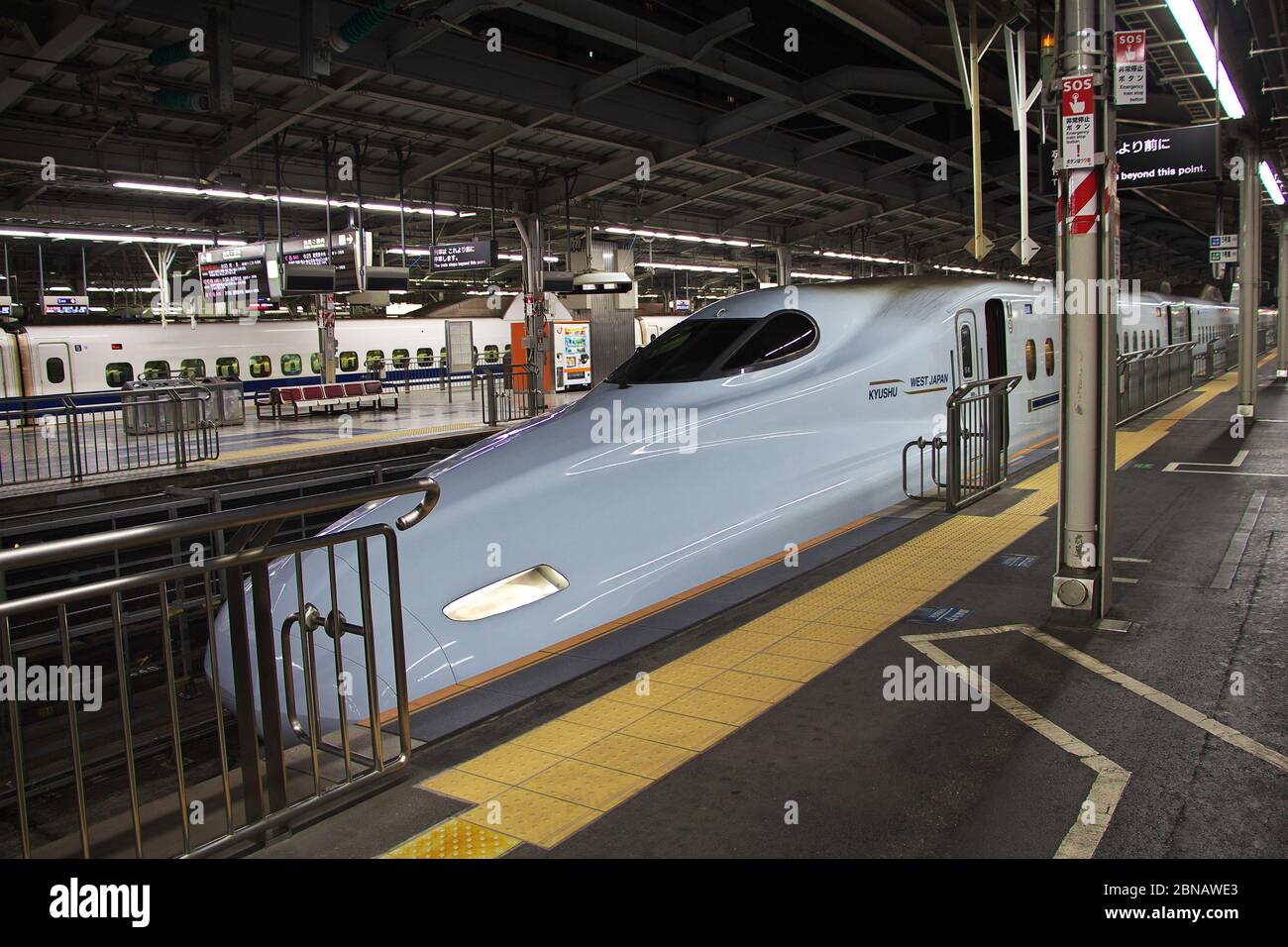 Shizuoka shinkansen station -Fotos und -Bildmaterial in hoher Auflösung ...