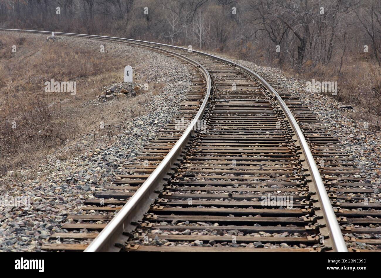 Eisenbahnschienen, die transportentfernung verlassen -Fotos und ...