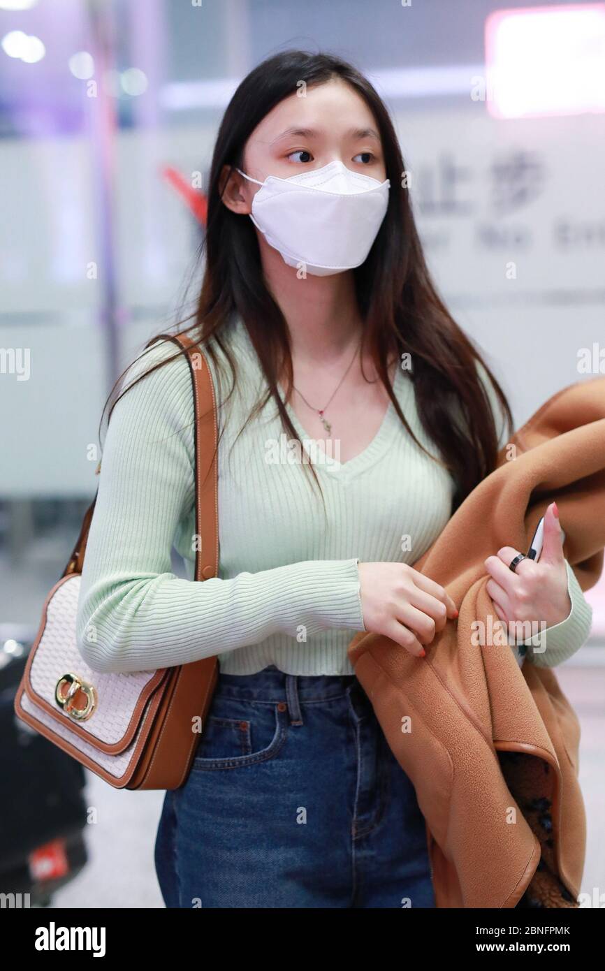 Die chinesische Schauspielerin Jelly Lin zeigt sich vor ihrem Abflug in ...