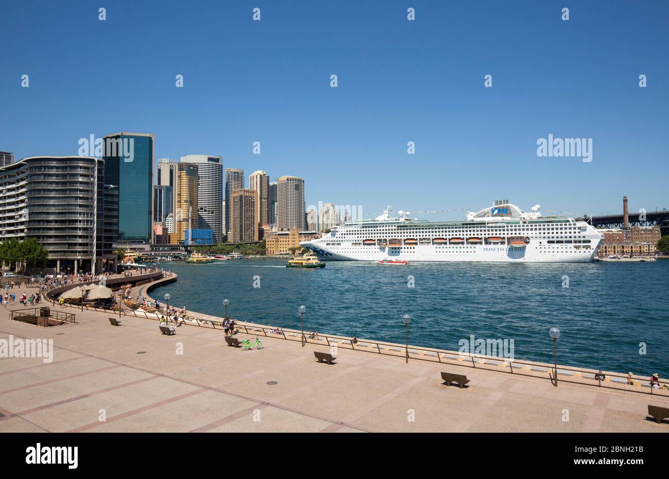 Blick in Richtung Circular Quay Terminal und das Sun Princess ...