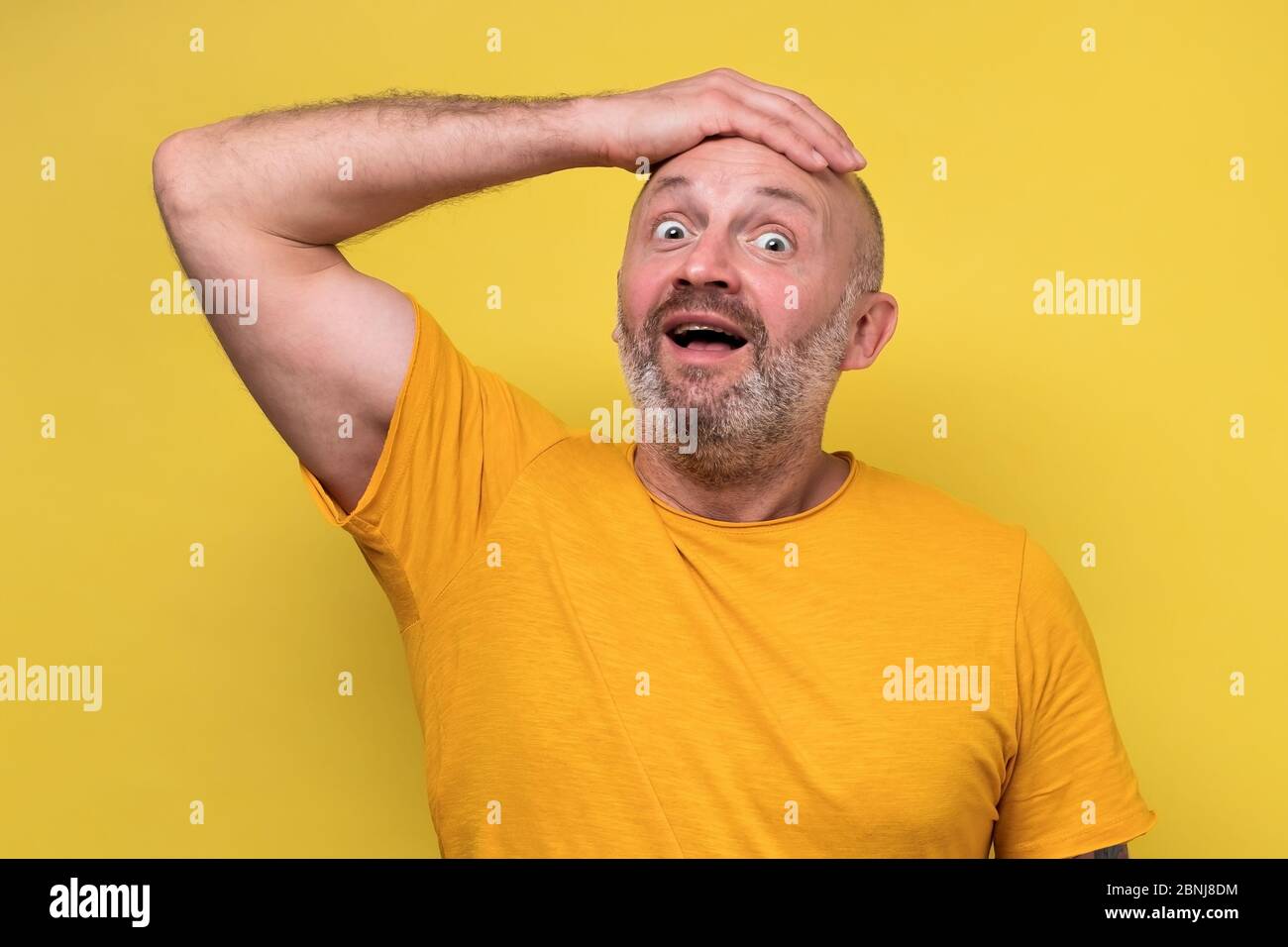Seine augen weit offen halten -Fotos und -Bildmaterial in hoher ...