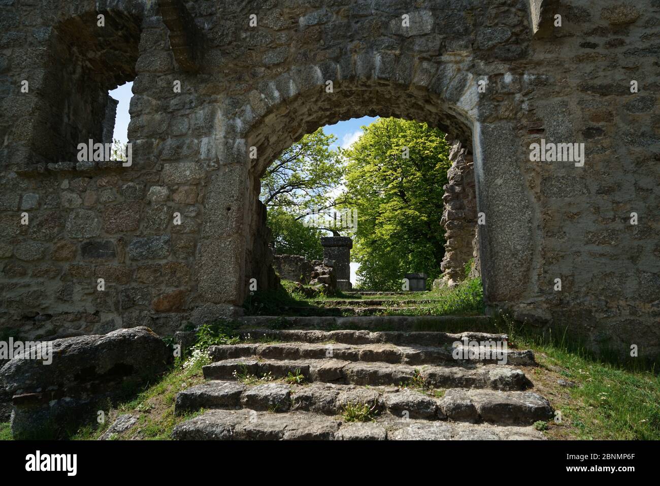 Rundbogen aus backstein -Fotos und -Bildmaterial in hoher Auflösung – Alamy