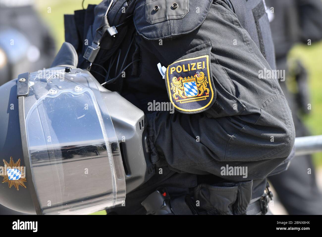 Demonstration gegen Corona-Beschränkungen auf der Theresienwiese in ...
