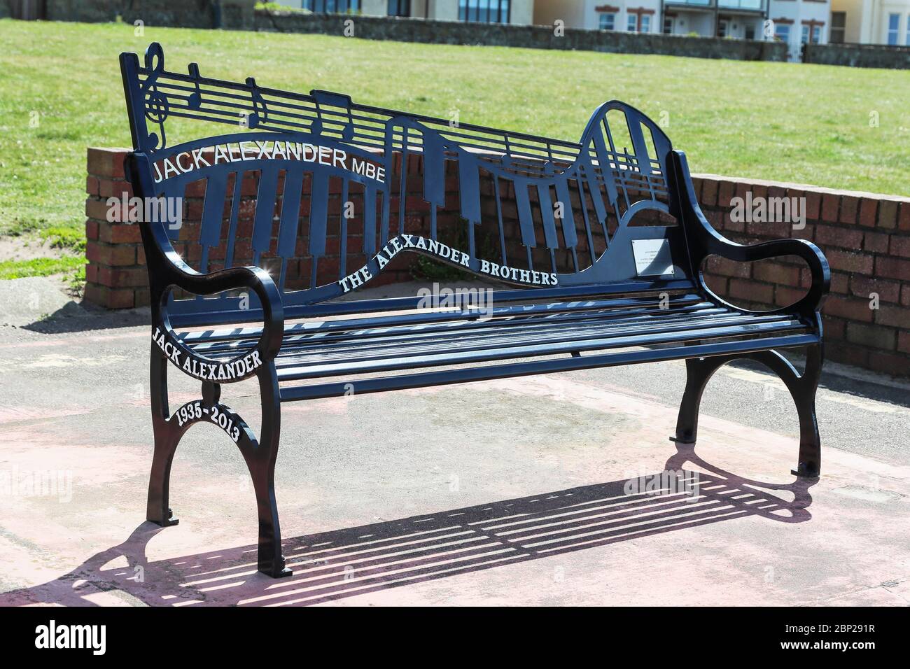 Promenade Sitzbank gewidmet Jack Alexander MBE, voller Name John Armit ...