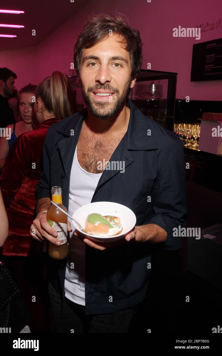 Max giesinger -Fotos und -Bildmaterial in hoher Auflösung – Alamy