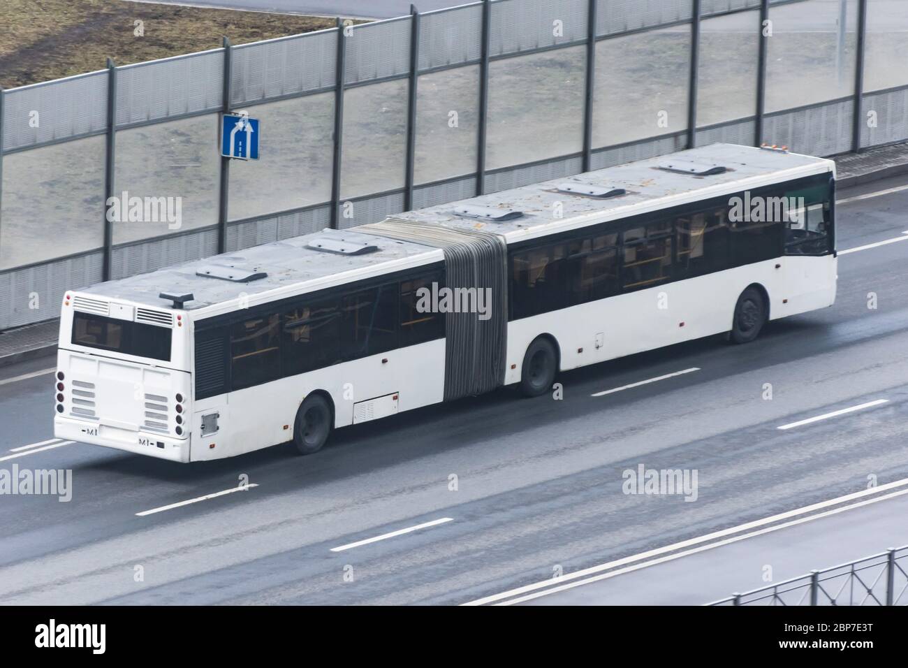 Articulated city bus -Fotos und -Bildmaterial in hoher Auflösung ...