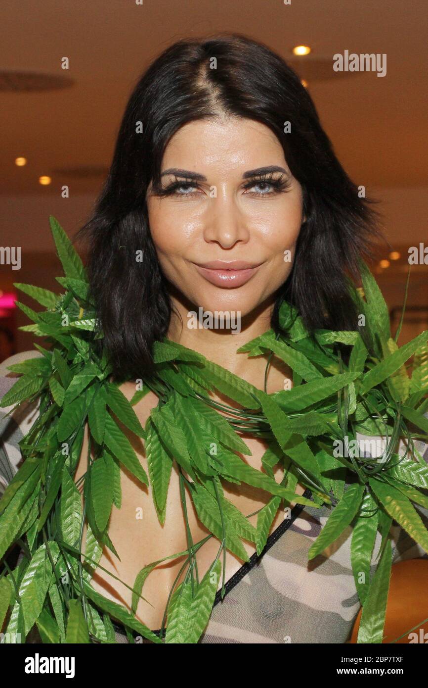 Micaela Schaefer,Julians Jungle Palace,Party zum Start der neuen ...