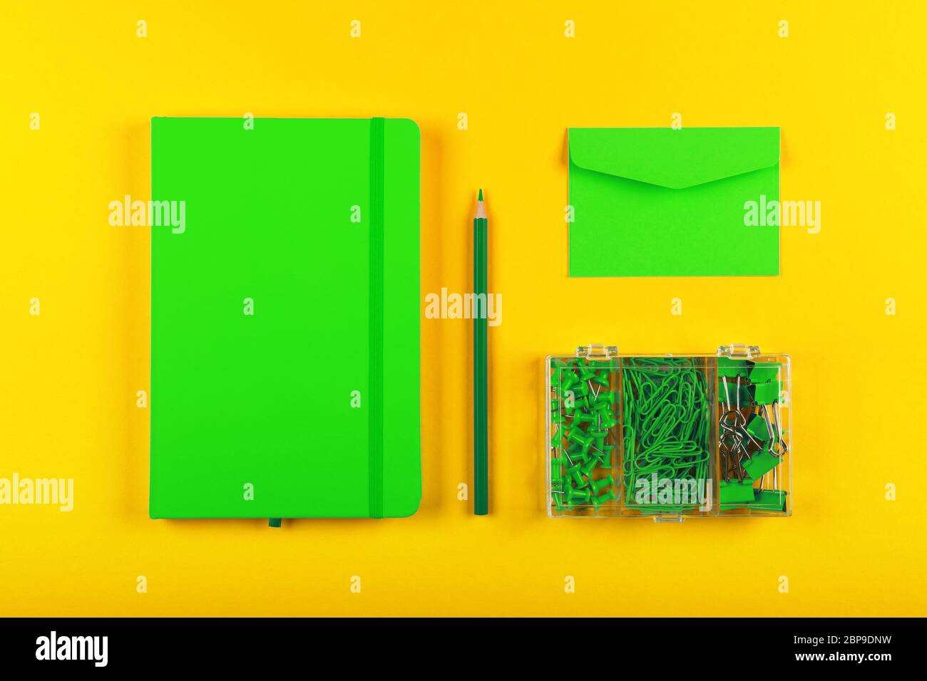 Übersichtlich geordnet Schreibwaren flach Grün notebook, Umschlag ...