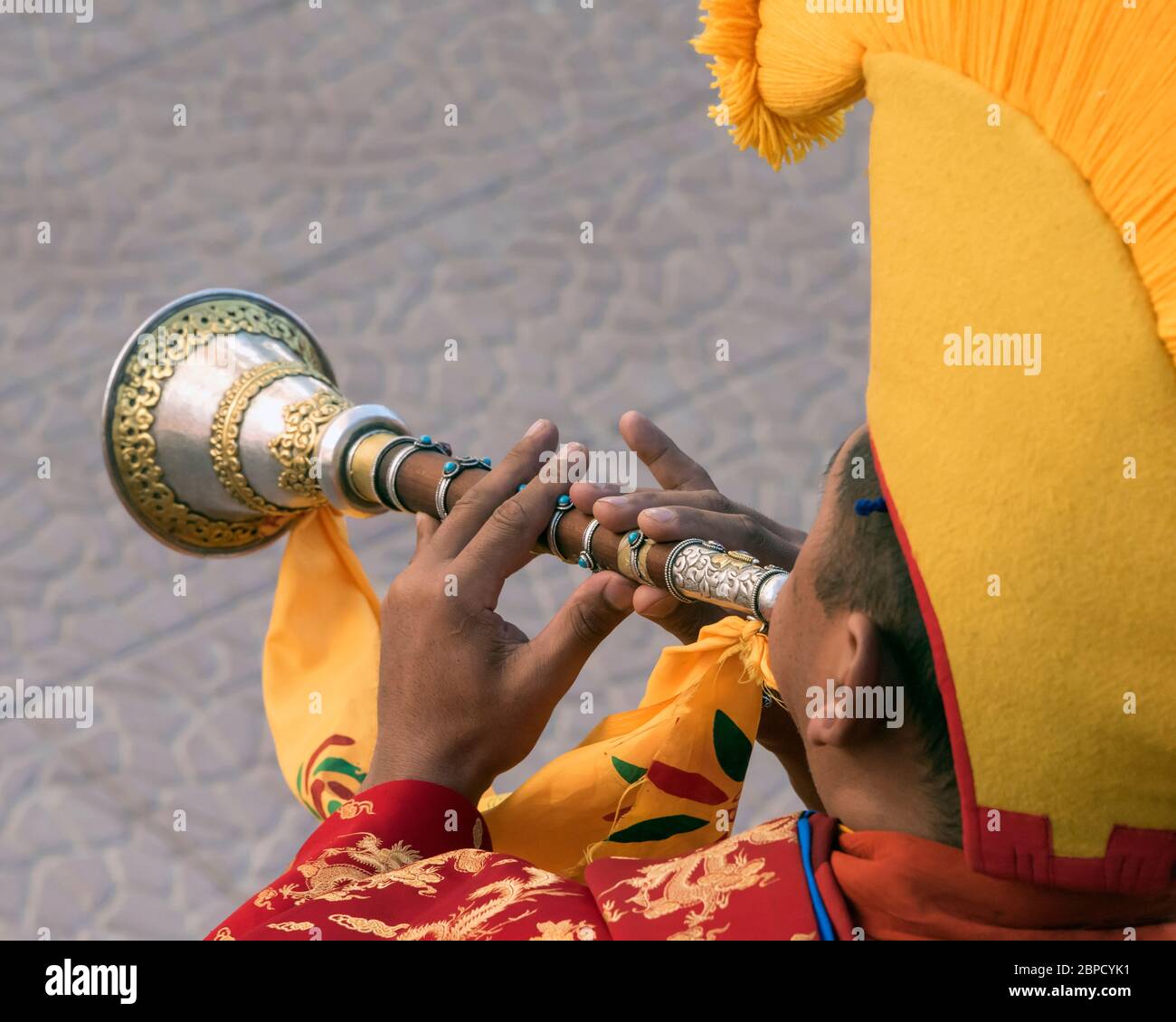 Gelber Hut (Gelug-pa) Buddhistischer Mönch, der beim Gustor-Festival ...