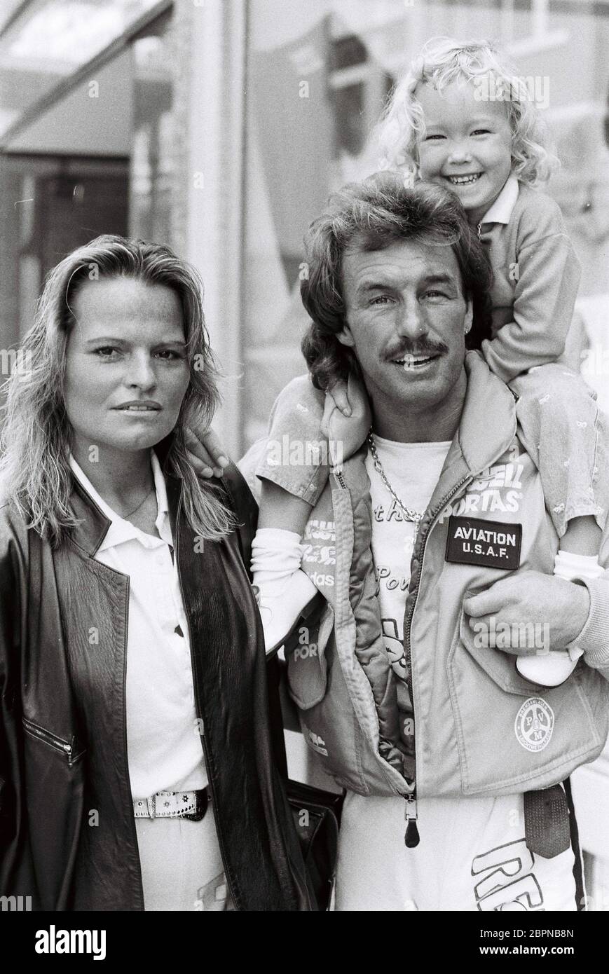 Boxer René Weller // Familienfoto - der deutsche Boxer René Weller mit ...