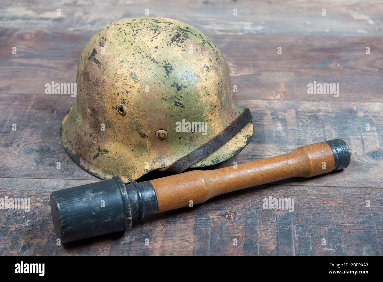 Deutsche Welt Krieg Zwei (Stahlhelm) Military Helme mit einer Granate ...