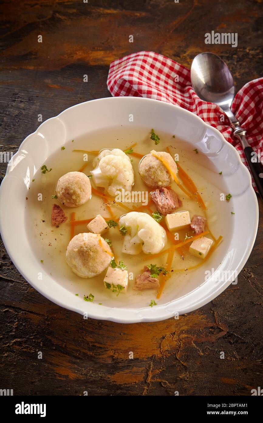 Lecker Schüssel saisonale Frühling Suppe mit Deutschen Knochenmark ...
