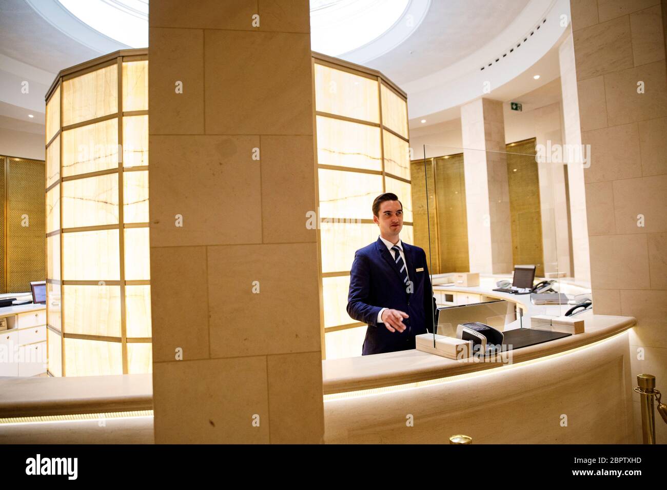 Lobby des hotels adlon kempinski -Fotos und -Bildmaterial in hoher ...