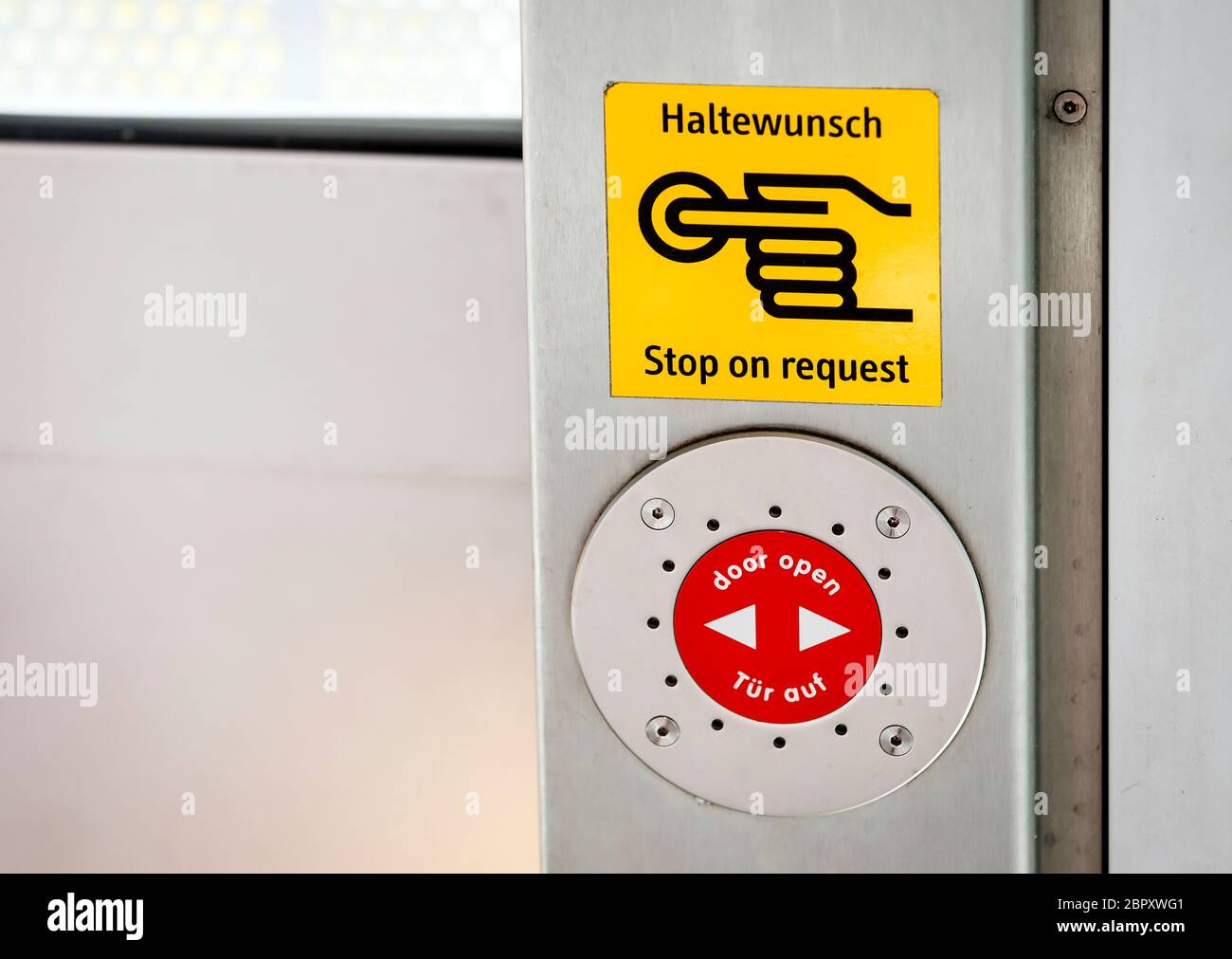 Bus stop button deutschland -Fotos und -Bildmaterial in hoher Auflösung ...